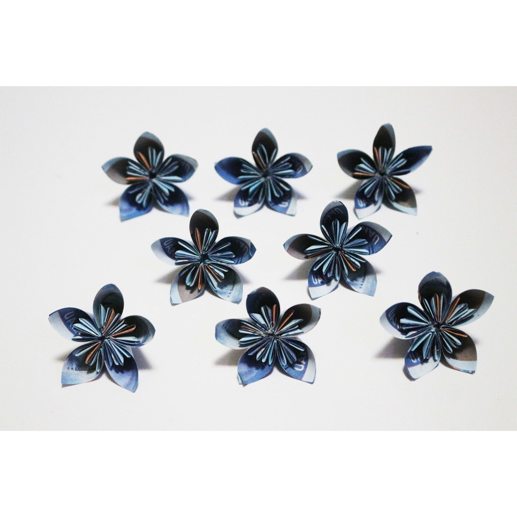 Jual Replika uang kertas(mainan)bunga kamboja menggunakan replika ...