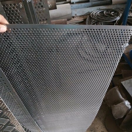 Jual PLAT LUBANG BESI PERFORATED 5MM UKURAN 40CM X 100CM | Shopee Indonesia