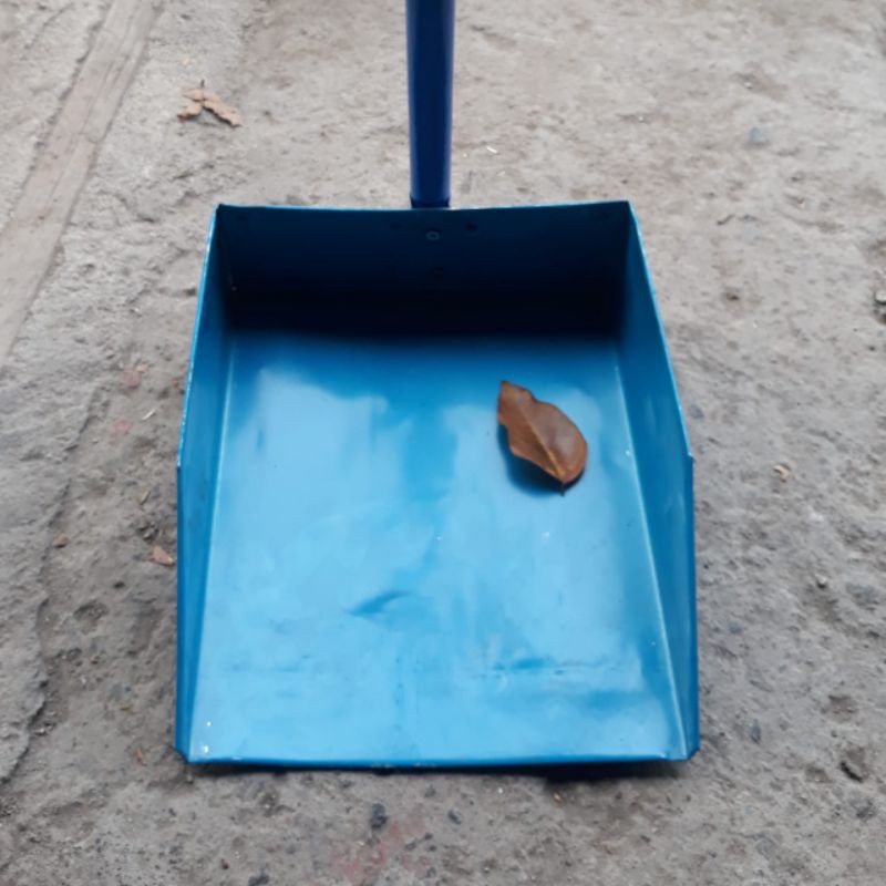 Jual pengki seng biru gagang cikrak serok sampah | Shopee Indonesia