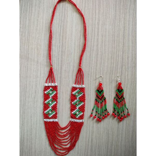 Jual satu set kalung U dan anting manik manik khas dayak Kalimantan ...