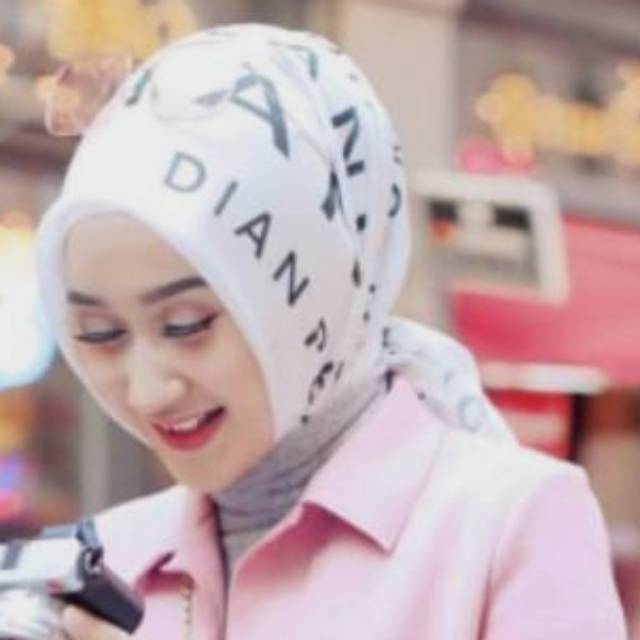 Jual Dian Pelangi Studio - JFW & JFW Reborn: offwhite, billboard | Shopee Indonesia