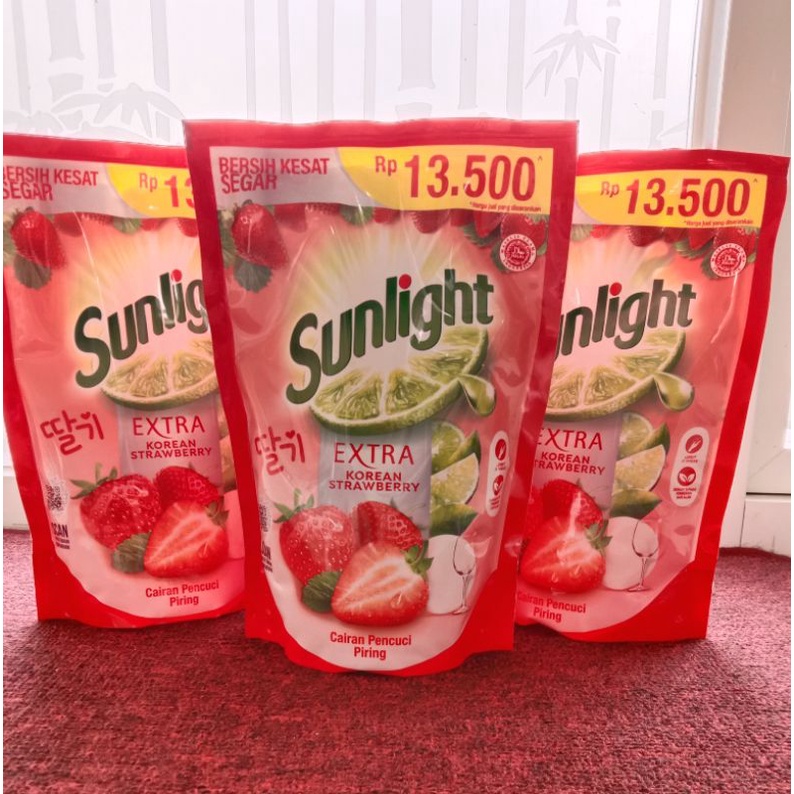 Jual SUNLIGHT EXTRA KOREAN STRAWBERRY 560ML | Shopee Indonesia