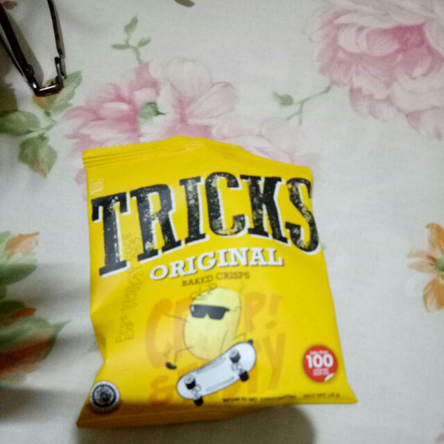 Snack / biskuit kentang TRICKS Baked Crisps | Shopee Indonesia