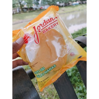Jual Roti jordan bakery rasa nanas /roti jordan rasa coklat | Shopee ...