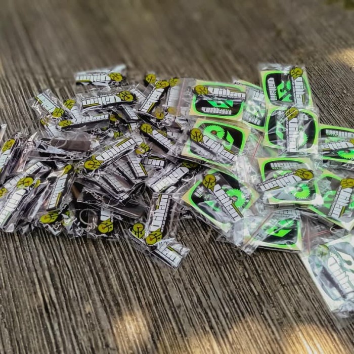 Jual sticker villan timbul ( emboss ) 2pc dan 1 gantungan kunci BARANG ...