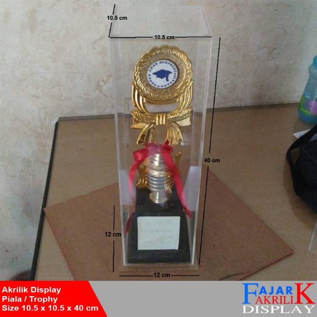Jual Kotak display akrilik / wadah penutup piala | Shopee Indonesia
