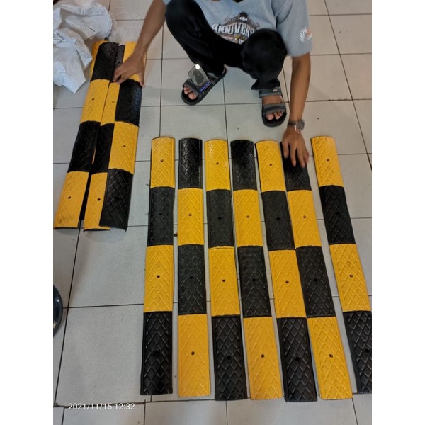 Jual Speed Bump Rubber Hitam Kuning - Marka Kejut Polisi Tidur 1m x ...