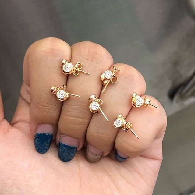 Jual GIWANG ANTING SOLITAIRE TANAM 0.55GR KADAR 300 ULIR EMAS Indonesia ...