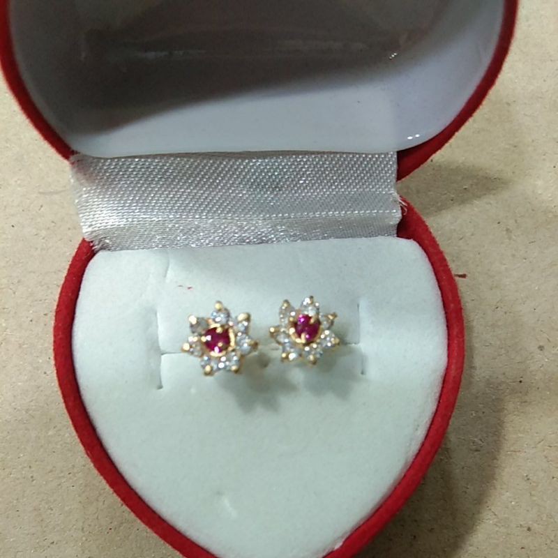 Jual giwang bunga mata merah putih 1 gram emas muda | Shopee Indonesia