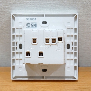 Jual Saklar Sakelar Triple 3 gang 1 arah Simon E3 IB Inbow 301031N ...