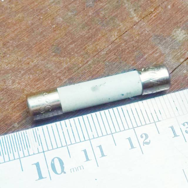 Jual Fuse 15A 65TS 150H TUBE CERAMIC SLOW BLOW SEKERING MADE IN HOLLAND ...