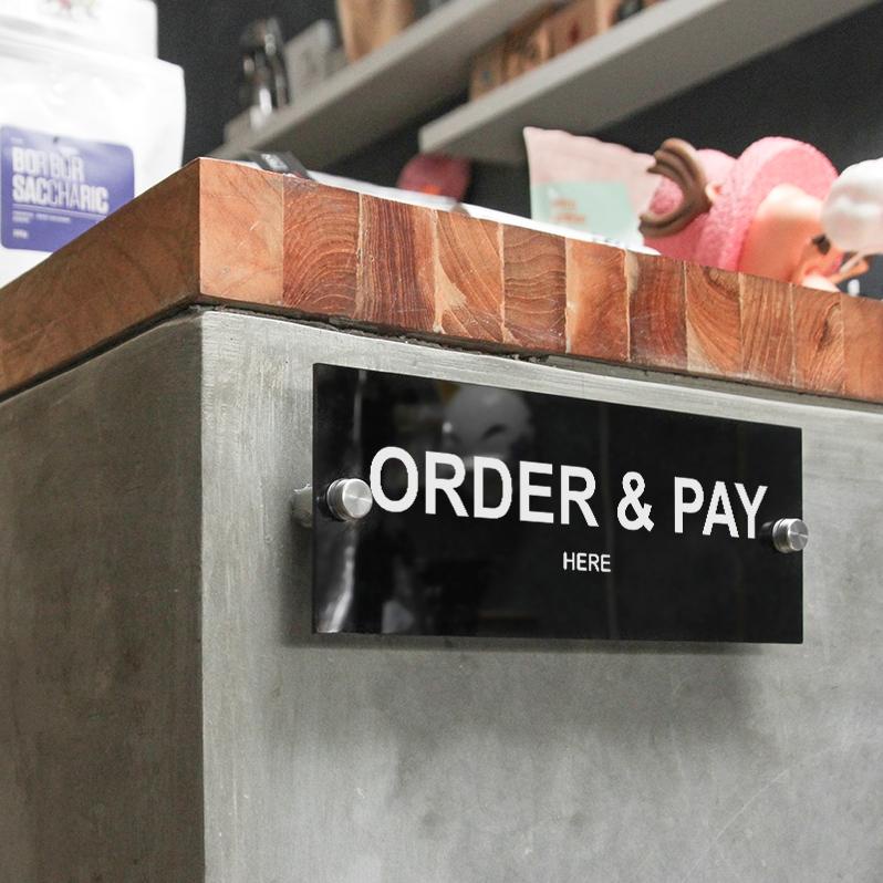 Jual Papan Tanda Order & Pay Here - Akrilik Hitam Pin 8x22 cm SEM HJ ...