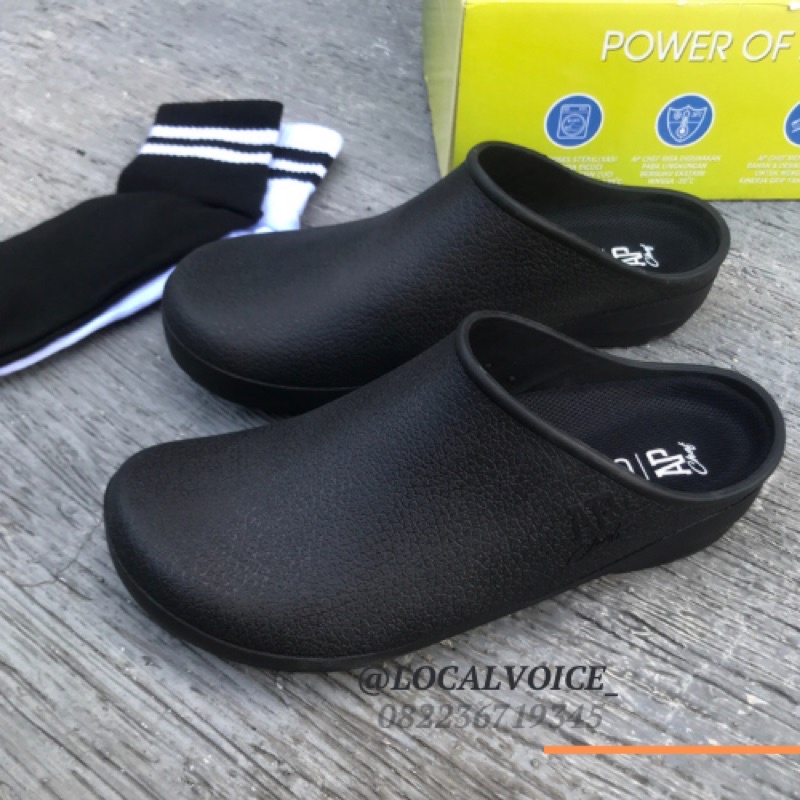 Jual Sepatu Kitchen Ap Chef / Chef shoes anti slip (free kaos kaki ...