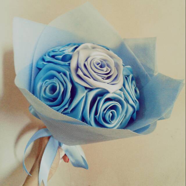 Jual Bucket bunga satin model bulat mekar isi 6 bunga murah dan sangat ...