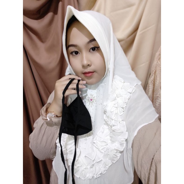Jual Hijab Instan Putih Manik Anggun | Shopee Indonesia