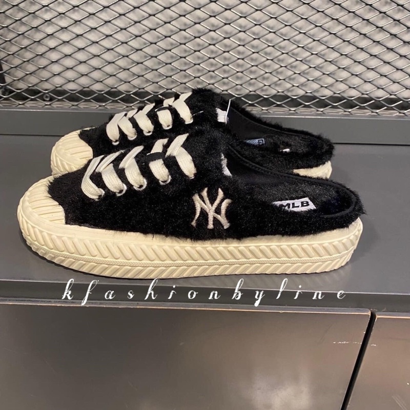 Jual MLB PLAYBALL MULE FUR New York Yankees (BLACK) | Shopee Indonesia