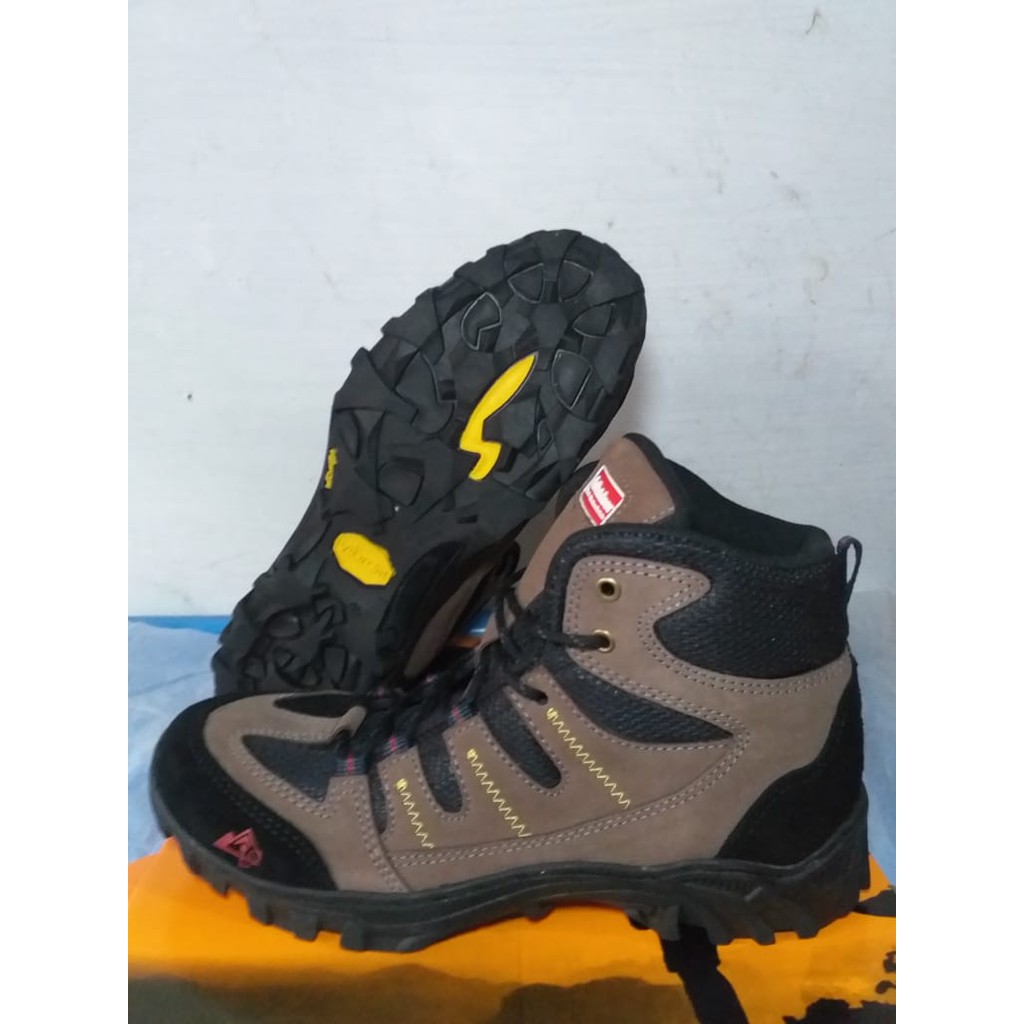Jual Sepatu Gunung | Hiking | Tracking | outdoor | adventure | Shopee ...