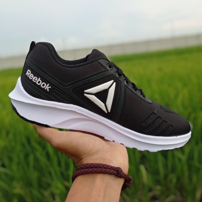 SEPATU OLAHRAGA / Sepatu Sports/ Sneakers Pria | Shopee Indonesia