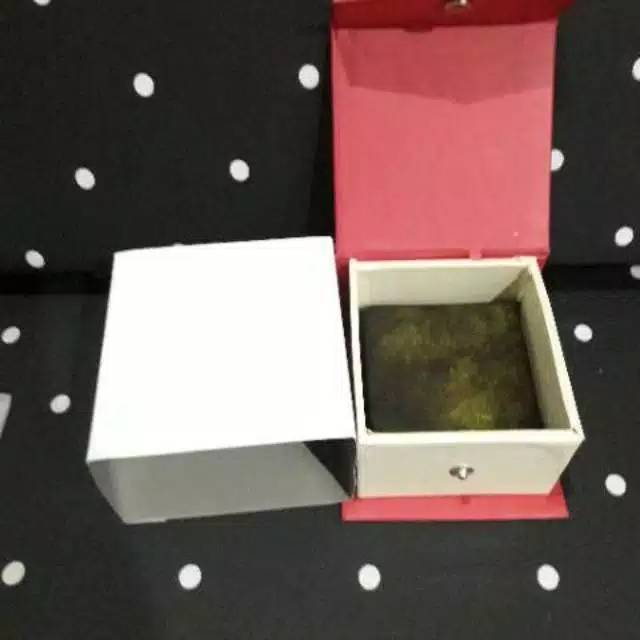 Jual Box kancing warna random 1kg muat 7pcs | Shopee Indonesia