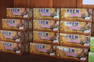 Jual Makanan Ringan Khas Madiun Oleh Oleh Snack Jajan Brem Prihantini ...