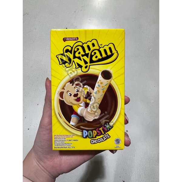 Jual Arnott’s Nyam Nyam Rainbow Wafer Roll Popstix Chocolate 48gr ...