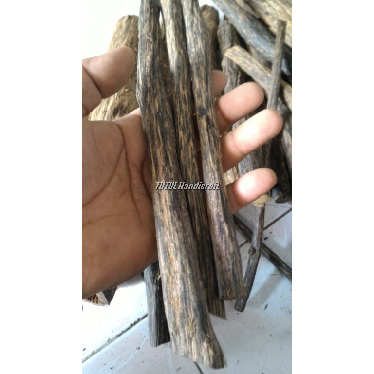 Jual Kayu GAHARU CENGKEH PAPUA HITAM harga paket 100 gram Indonesia ...
