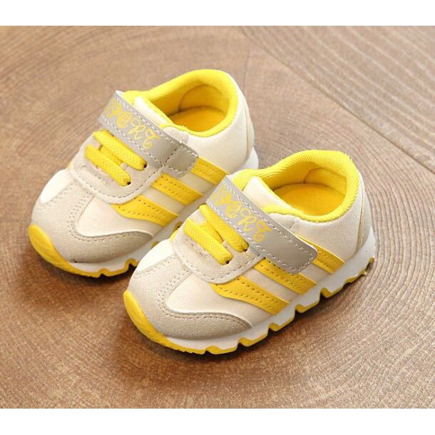 Jual Sepatu Sporty Garis Kuning | Shopee Indonesia