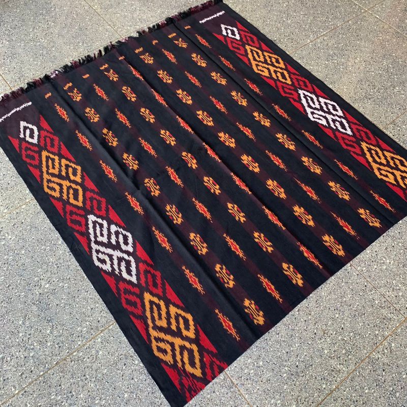 Jual kain tenun ethnik blanket paruki hitam sulawesi | Shopee Indonesia