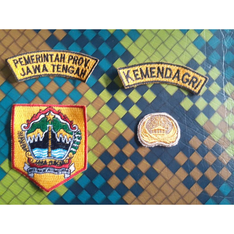 Jual 1 Set Atribut Logo PDH/Guru/PNS Pemerintah Provinsi Jawa Tengah ...