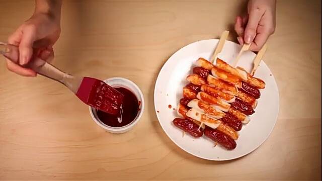 6 Makanan unik dan lezat di video mukbang ini bikin penasaran