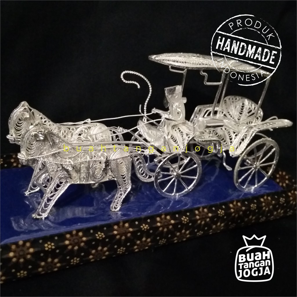 Jual Miniatur Andong 2 Kuda Lapis Perak (Besar) - Kerajinan Khas Kotagede Jogja | Shopee Indonesia