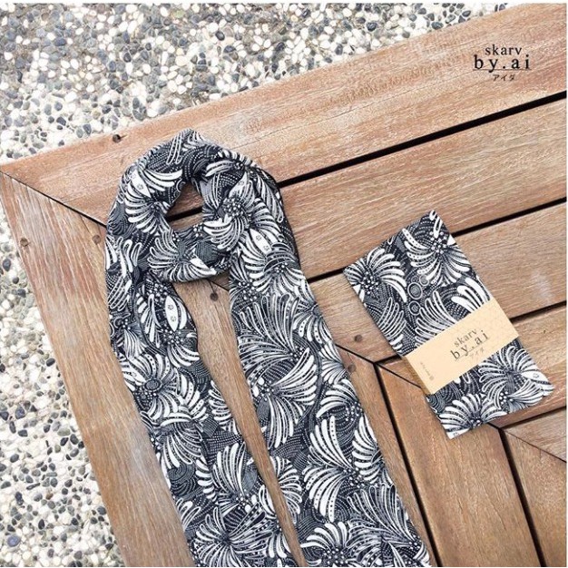 Jual Black & White Scarf Edition (140 x 40 cm) Indonesia|Shopee Indonesia