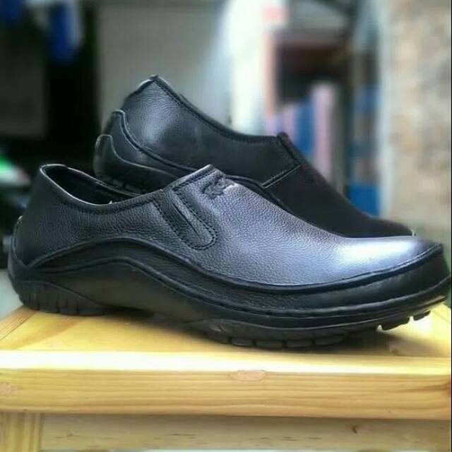 Sepatu Formal Pria Kulit Asli Slip On Kickers Original 072 - Black ...
