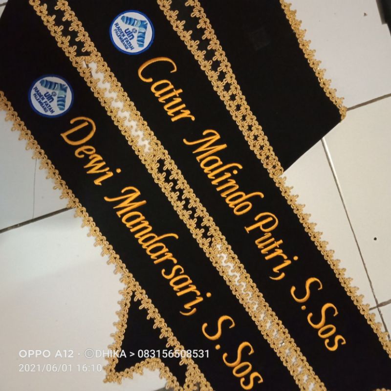 Jual Selempang Wisuda Bordir Pake Logo (( DUA LAPIS )) | Shopee Indonesia