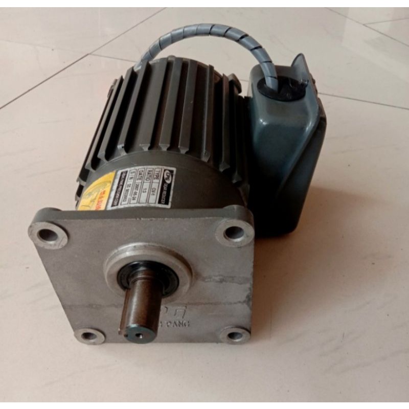 Jual Induction motor gearbox 1phase 120/240V 400W Ratio 1:3 cpg motor ...