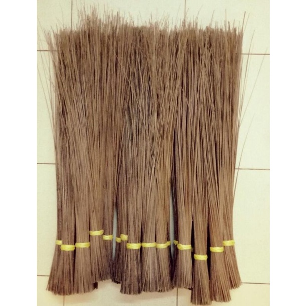 Jual Sapu Lidi Dari Bahan Daun Kelapa Kering Untuk Menyapu Halaman Dan ...
