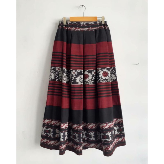 Jual ROK TENUN/ TENUN ETNIK ORIGINAL JEPARA/ ROK BATIK PANJANG/ ROK PANJANG/ TENUN NTT | Shopee ...