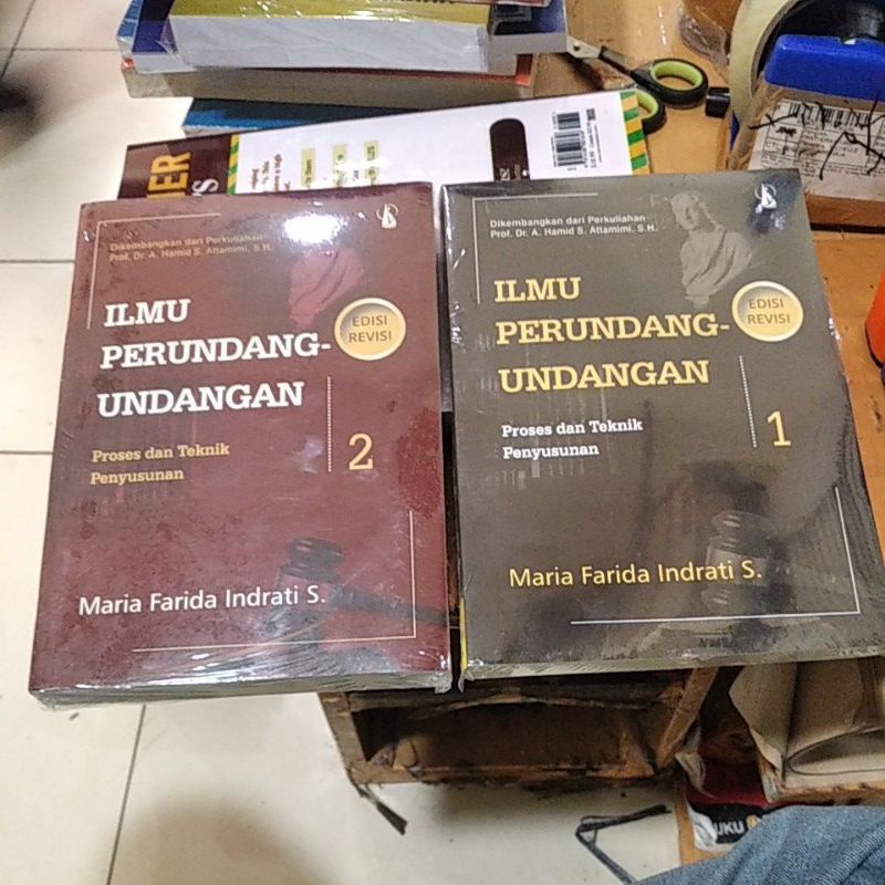 Jual PAKET 2 BUKU ILMU PERUNDANG-UNDANGAN 1 & 2 EDISI REVISI BY MARIA FARIDA INDRATI | Shopee ...