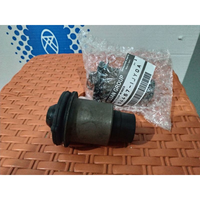 Jual Bushing member depan nissan grand livina evalia latio original ...