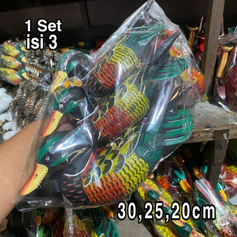 Jual 1 SET BEBEK KAYU ISI 3/KERAJINAN BEBEK DARI KAYU/PATUNG BEBEK ...
