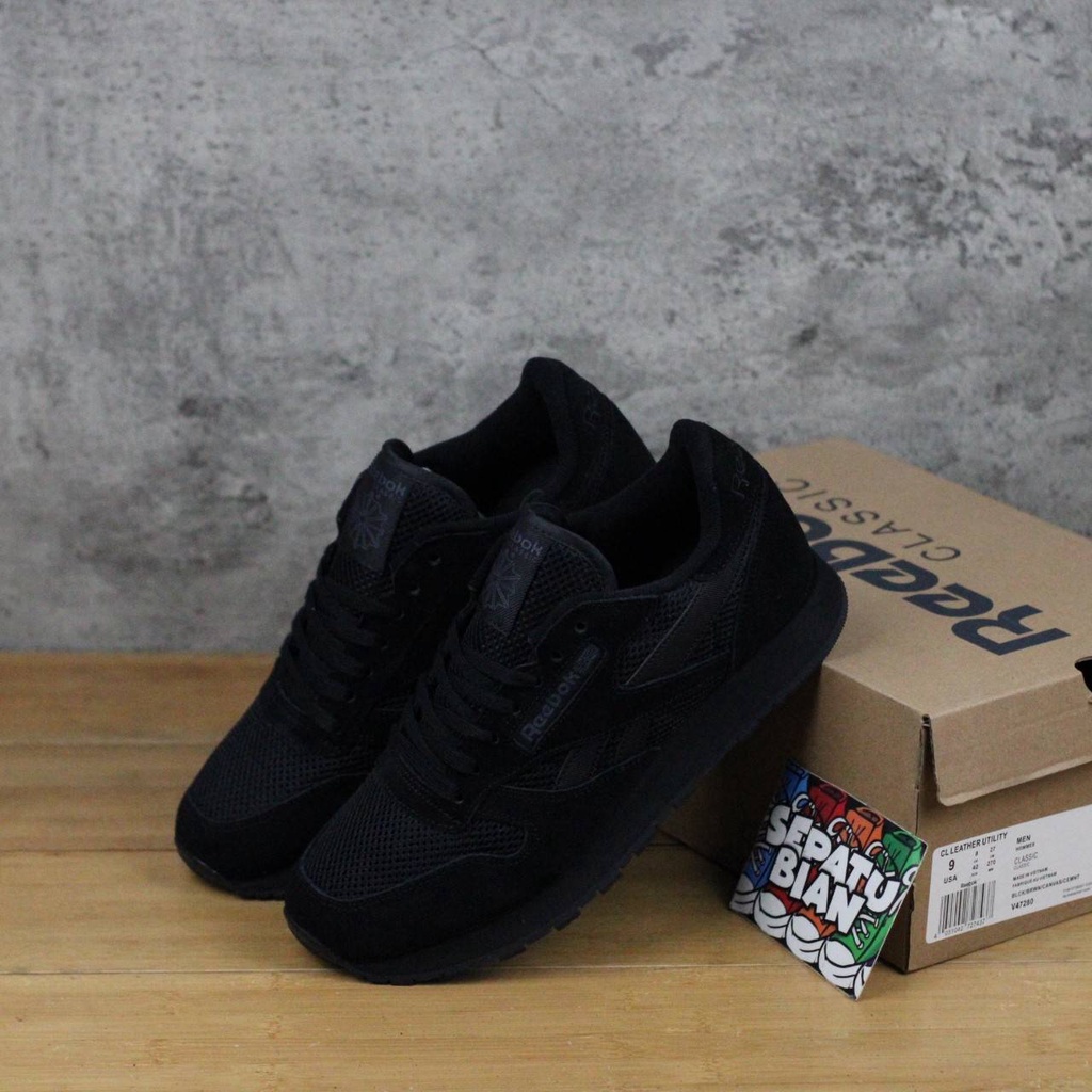 Jual Sepatu Running REEBOK CL Utility All Full Black Hitam Polos ...