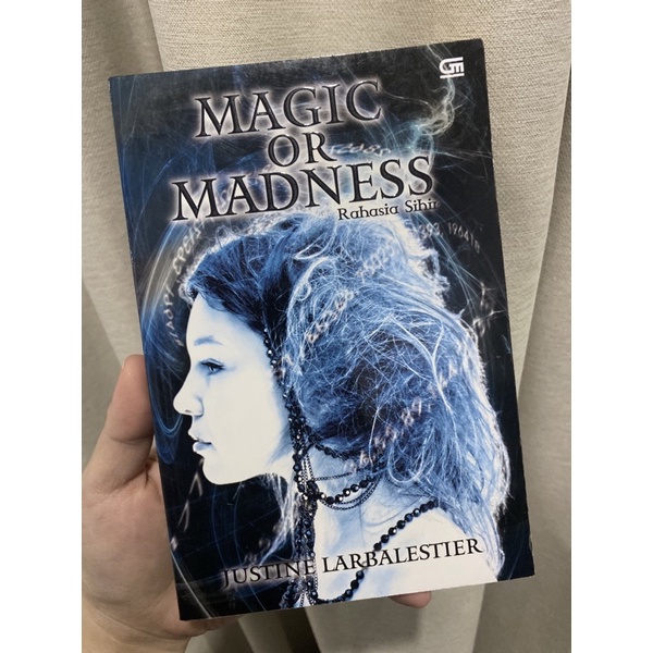 Jual Magic or Madness - Justine Larbalestier (Baru) | Shopee Indonesia