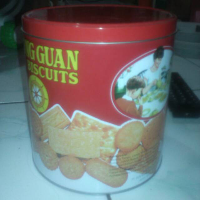 Jual Biskuit kaleng | Shopee Indonesia