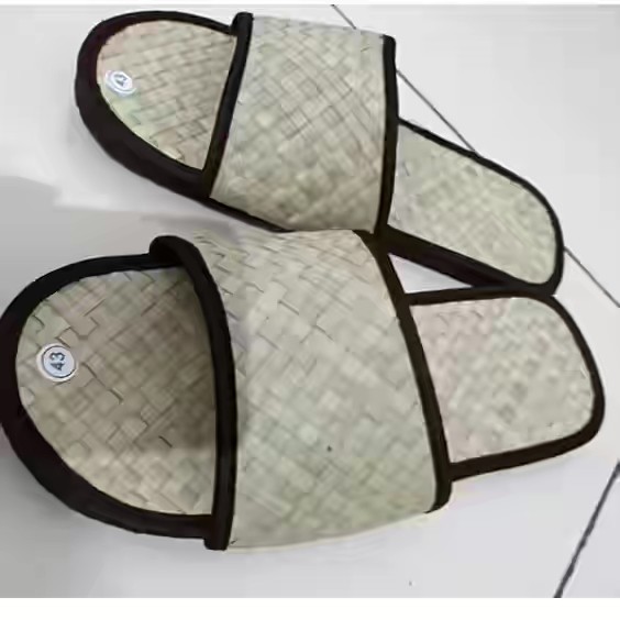 Jual Sendal Hotel Anyaman Pandan Unik | Shopee Indonesia