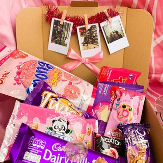 Jual Custom Gift Box Hampers Jajan/Foto polaroid/Sticker/Ilustrasi Foto ...