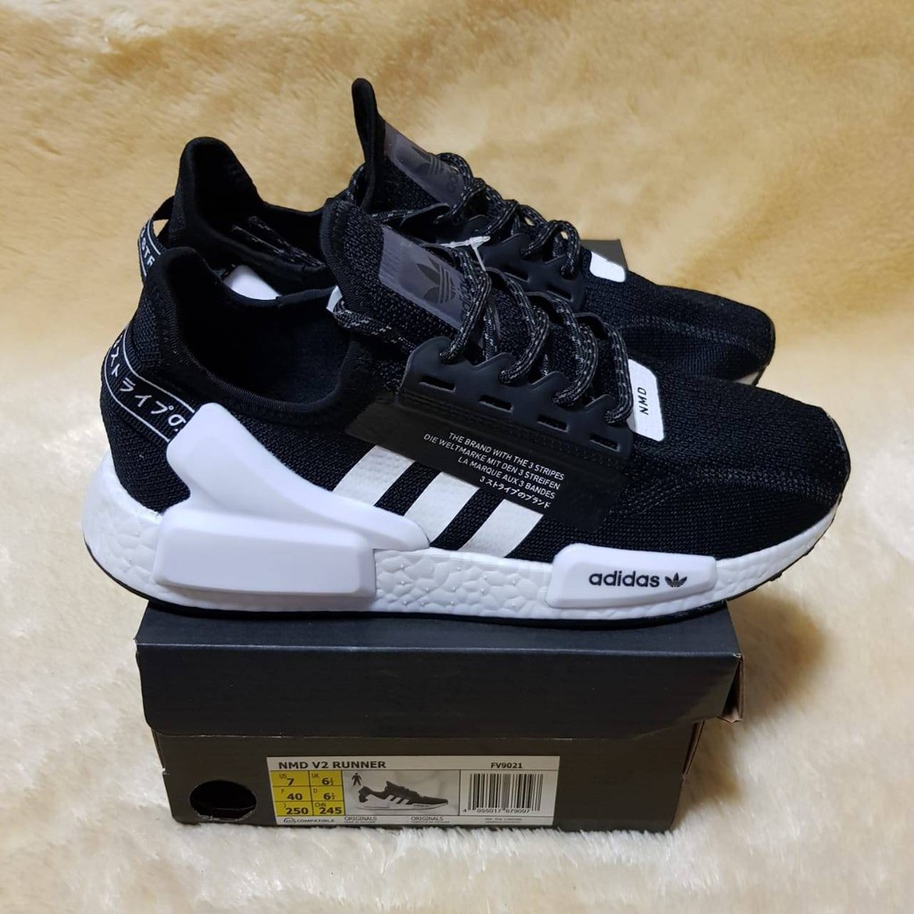 Harga Nmd R1 V2white Terbaru Agustus 2022 |BigGo Indonesia