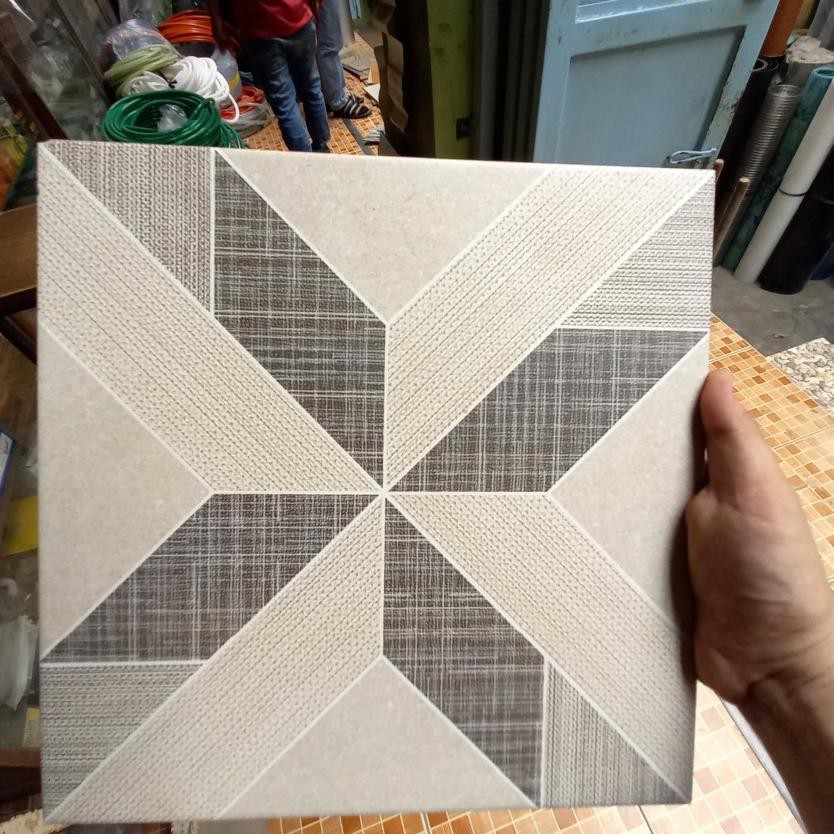 Harga Keramik Lantai 30x30 Ikad Terbaru Agustus 2021 | BigGo Indonesia