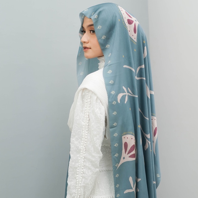 Jual Pashmina NADYA BELLA X TERTANDA LA LUNE Credenza Silk Crinkle ...