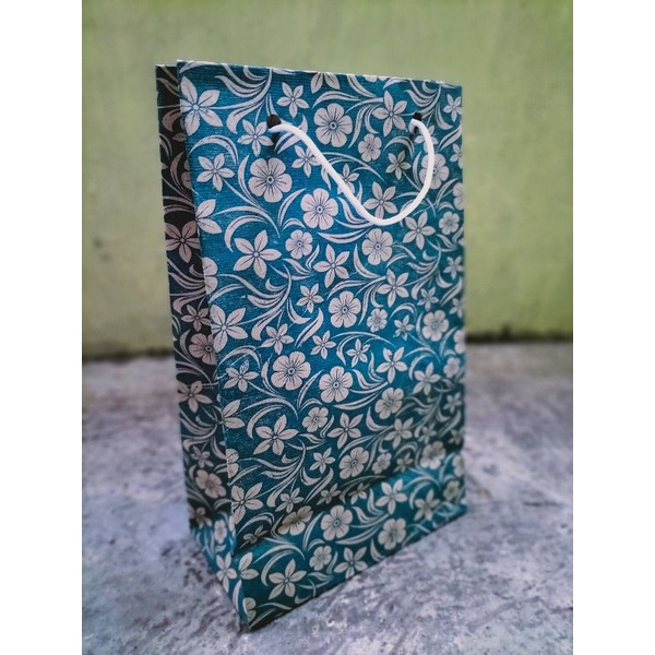Jual Paperbag motif paper bag motif batik ukuran 15x8x25/pxlxt | Shopee ...