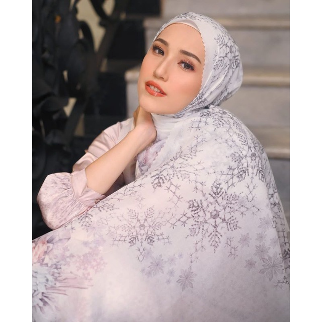 Jual Crystal Series X Adeliapasha White By Yesa Collection | Shopee Indonesia